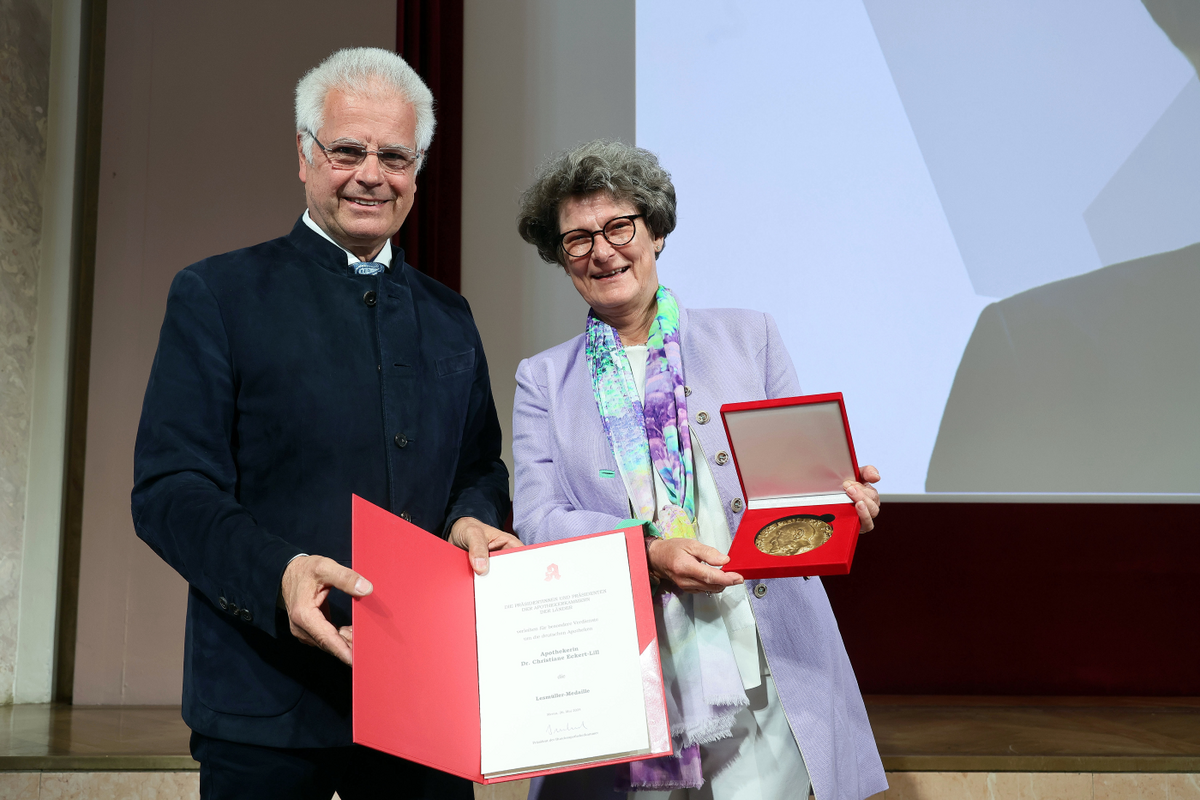 Lesmüller-Medaille an Christiane Eckert-Lill verliehen | ABDA